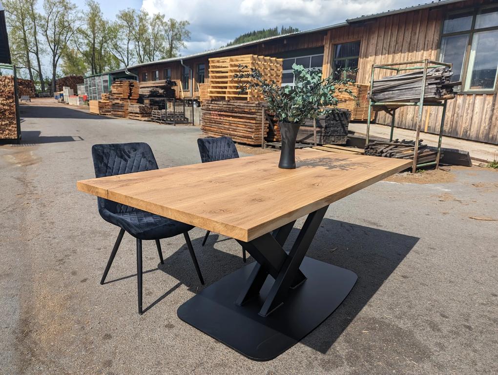 Jídelní stůl z dubového masivu Malag v industriálním designu Velikost Desky: 2100x1000 (mm)