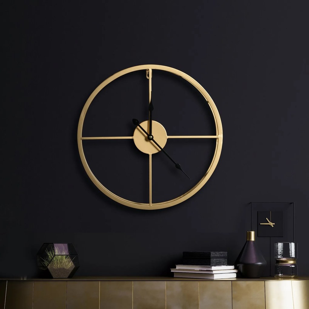 Dekorační kovové nástěnné hodiny v moderním minimalistickém stylu