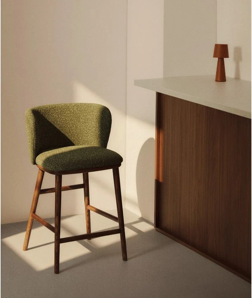Tmavě zelená čalouněná barová židle (výška sedáku 75 cm) Ciselia – Kave Home