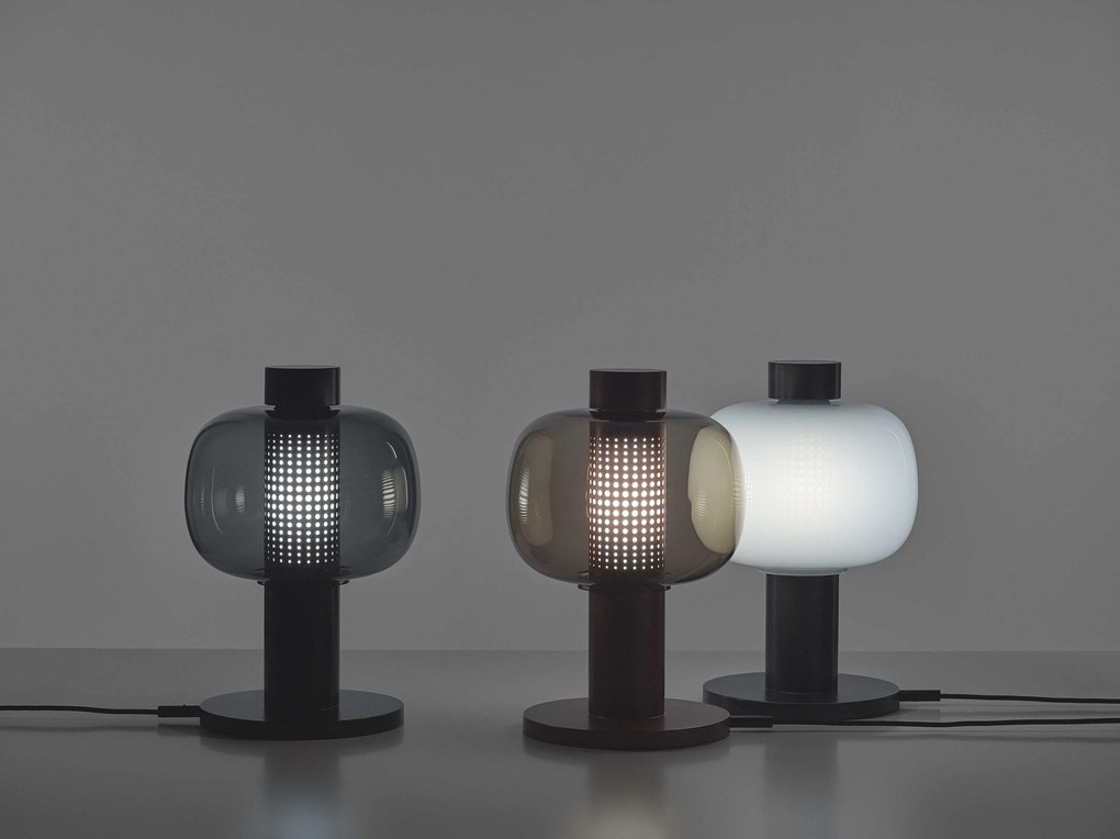 Designová lampa Brokis Bonbori Small PC1164 Povrch Montury: šedá metalická, Barva skla: Opalín, Povrchová úprava skla: TRIAC - STANDARDNÍ VERZE