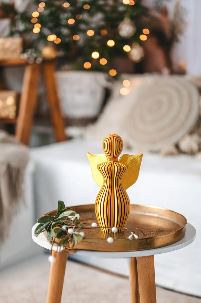 ANDĚL CARO - Designová soška ve tvaru anděla, s jemným vzorem, zlatá