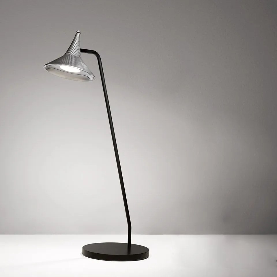 Artemide Unterlinden, hliníková stolní lampa s texturou dřeva, 9W LED 2700K, výška 51,6cm