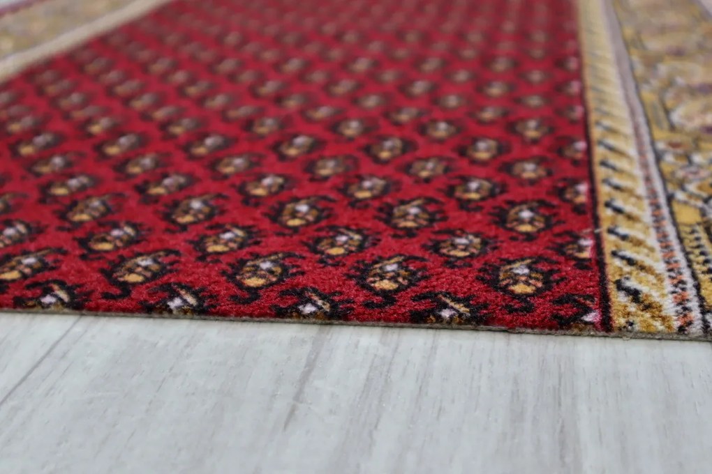 Associated Weavers, Protiskluzový běhoun na míru Inca 11, šíře 80 cm, červená, chodba / předsíň