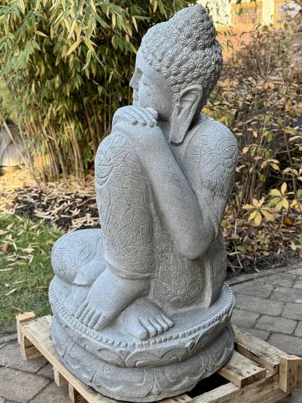 Buddha z říčního kamene 100 cm – ručně tesaná socha z Bali