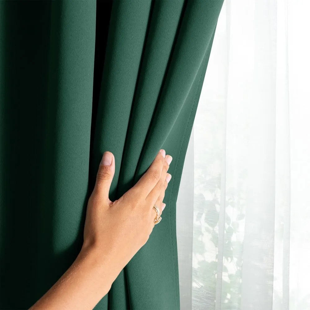 Tmavě zelený dimout závěs 200x245 cm Kierra – Restilo