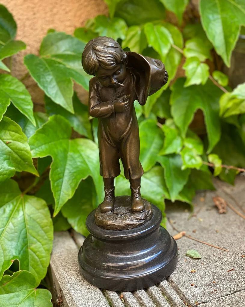 Bronzová soška Chlapa