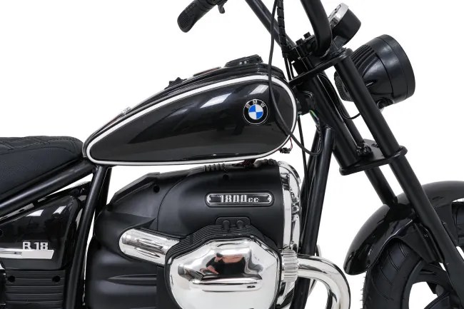 Elektrická motorka BMW R18 černá