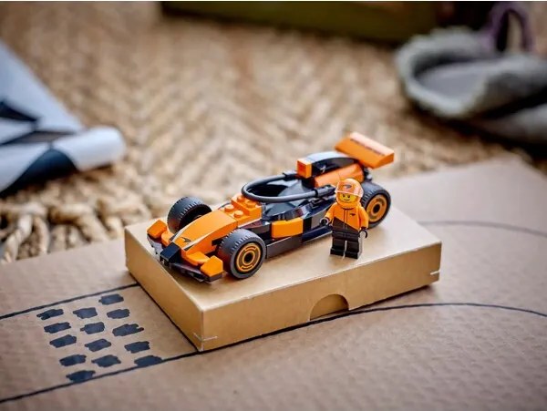 LEGO® City 60442 Jezdec F1 se závodním vozem McLaren