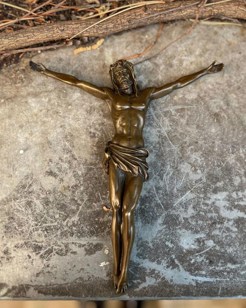 Nástěnná bronzová socha tělo Kristovo