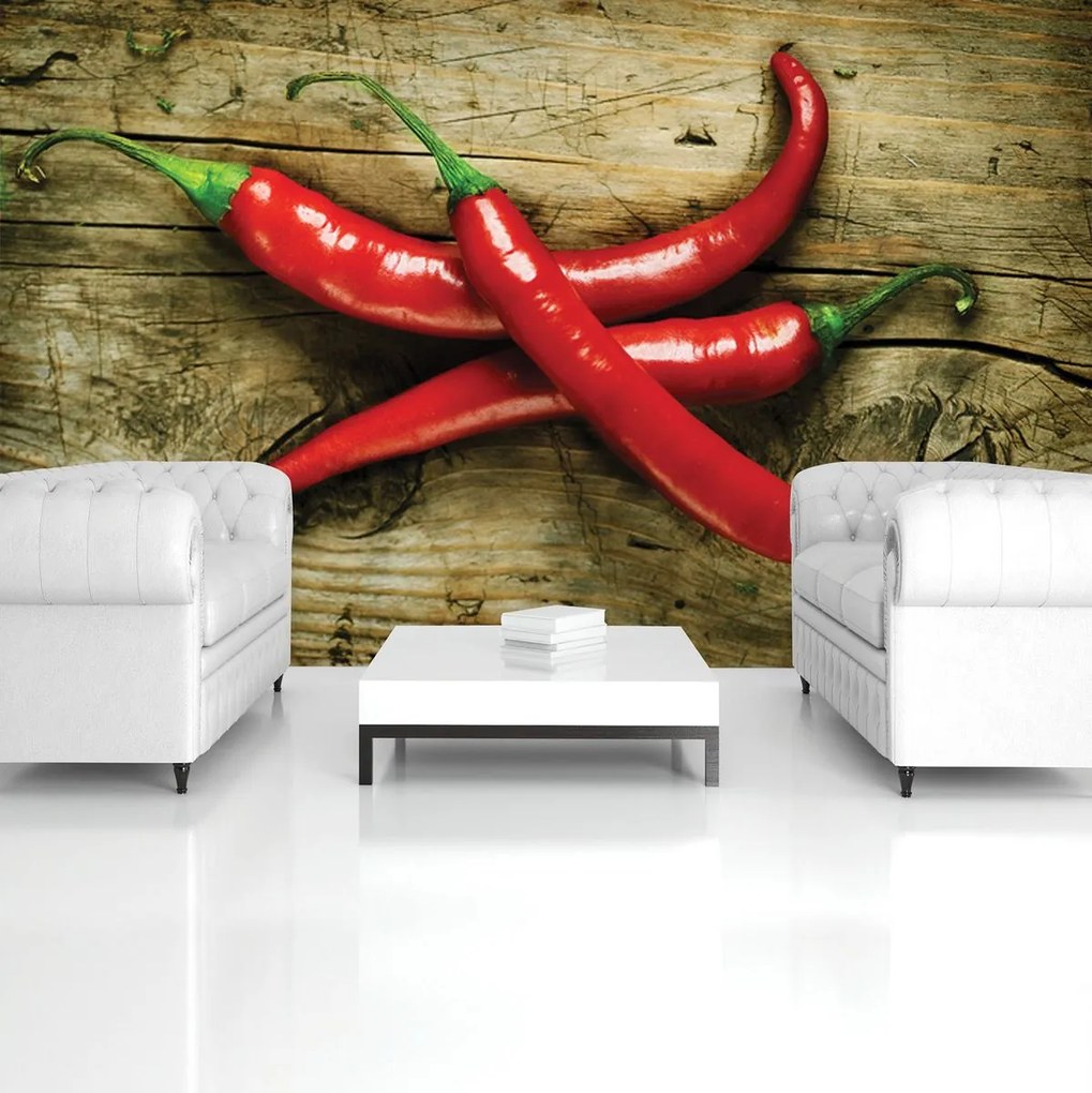 Fototapeta - Chili papričky na dřevě (152,5x104 cm)