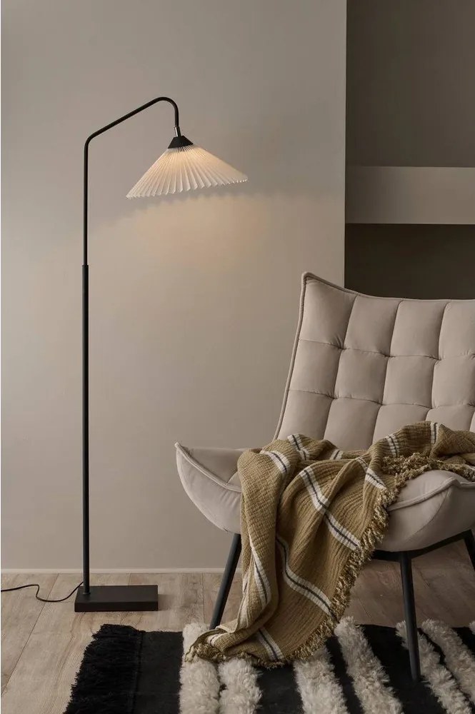 Černá/krémová látková stojací lampa s ohybatelnou konstrukcí (výška 155 cm) Kate – Ellos Home