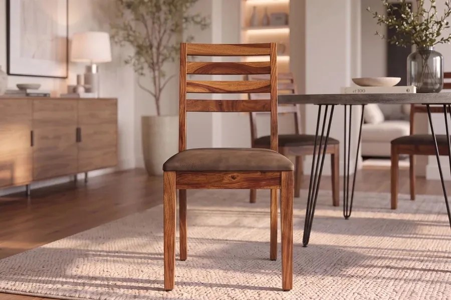 Designová židle Timber Sheesham / hnědé mikrovlákno