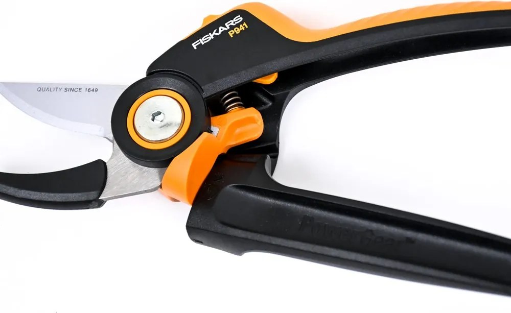 Ruční zahradní nůžky Fiskars X-series PowerGear P941 1057174
