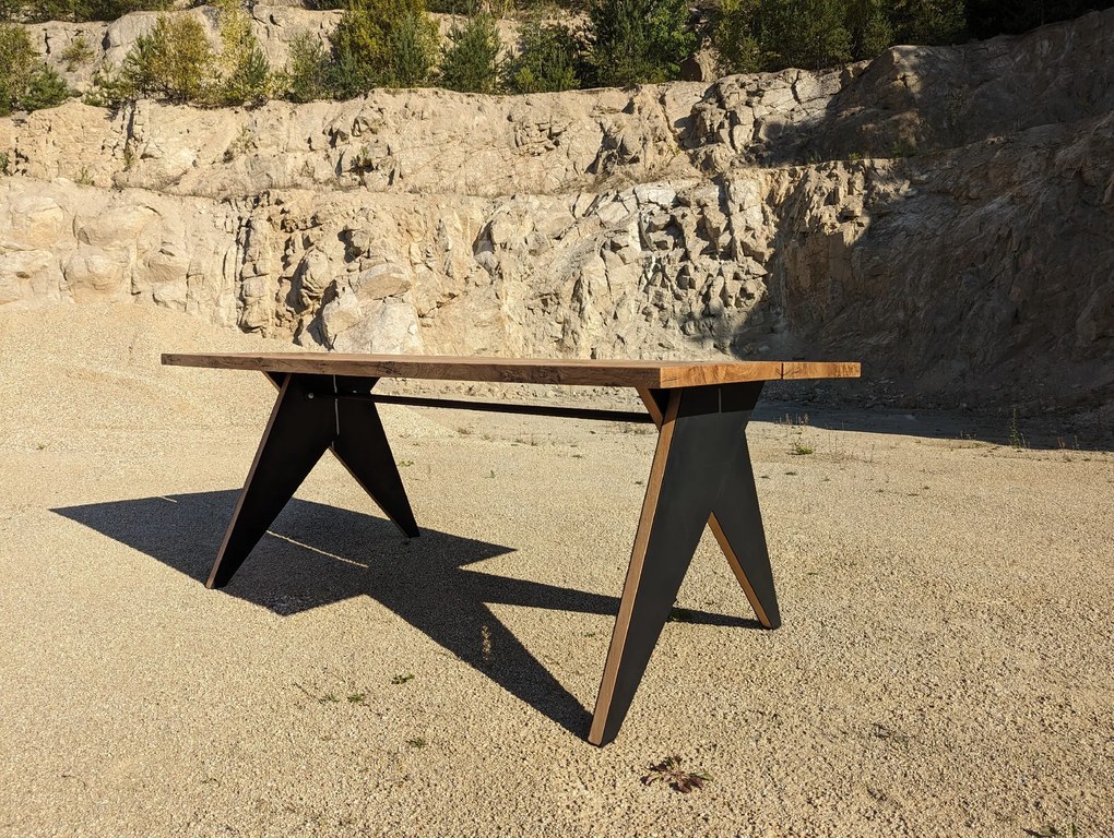 Jídelní stůl z dubového masivu Héfaistos v industriálním designu Velikost Desky: 2000x1000 (mm)