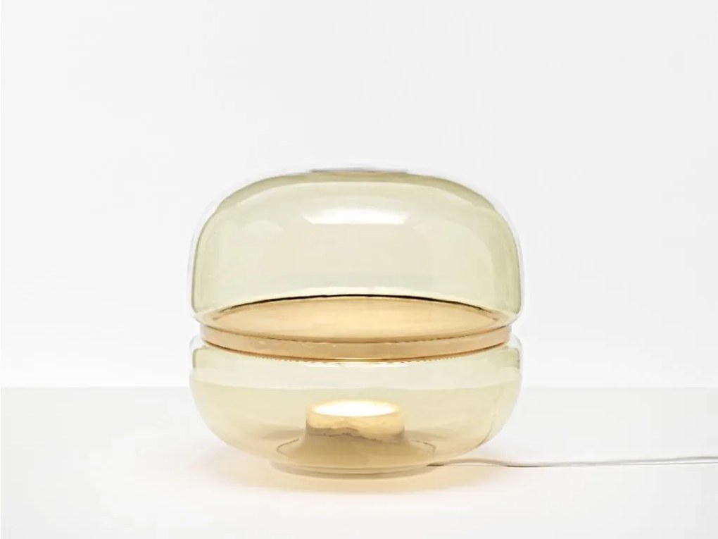 Brokis Macaron, skleněná stolní/stojací lampa, Ø 300 mm Barva skla: Amber - transparentní sklo, Základna: Dub evropský - bíle mořený, Disk: Onyx medový