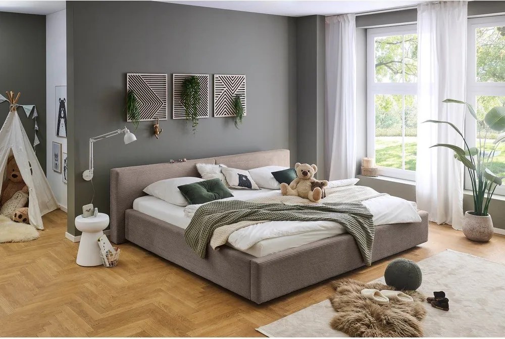 Taupe čalouněná dvoulůžková postel s úložným prostorem s roštem 200x240 cm Cube – Meise Möbel