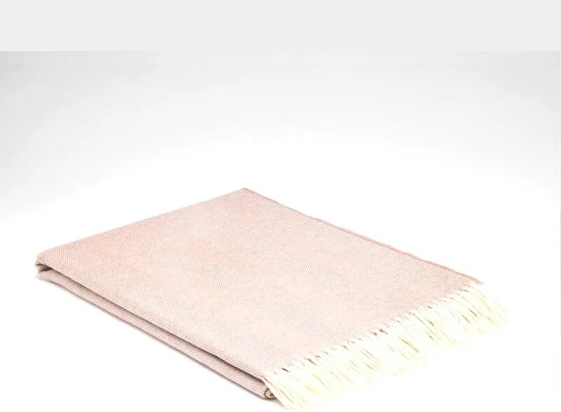 Deka z jehněčí merino vlny Candy Floss Herringbone – růžová, 190 × 145 cm - McNutt of Donegal