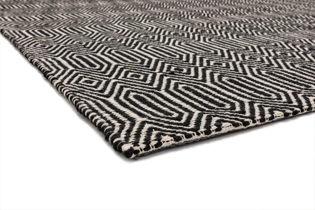 Černý  koberec Darisi Black Rozměry: 100x150 cm