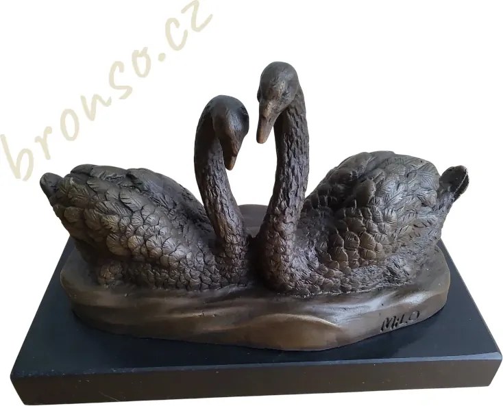 Bronzová socha labutího páru – signovaná socha Milo na mramorovém podstavci | Romantický dárek | Luxusní bytová dekorace