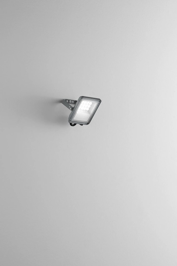 FAN LED-ESUS-10 LED reflektor ESUS 10 W, CCT, stříbrný, IP65 - FANEUROPE