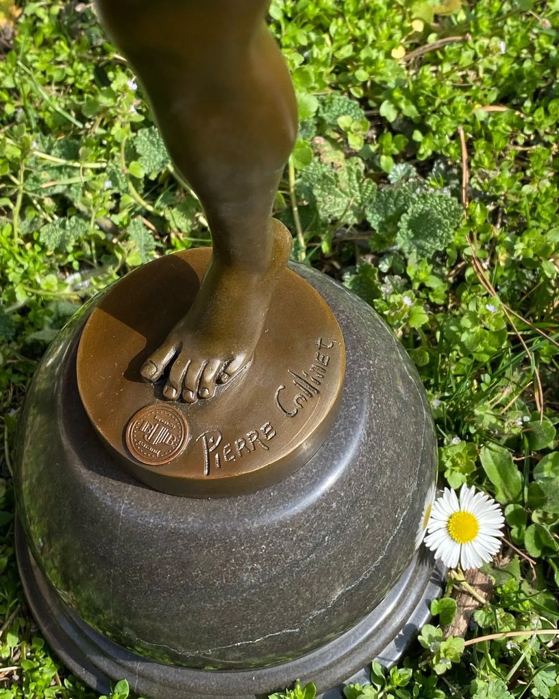 Bronzová socha soška - Tanečnice s kroužky