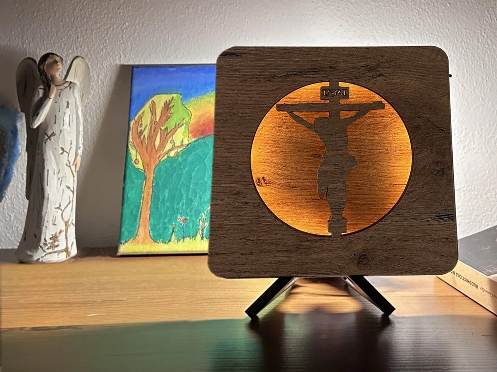 Li-Go "Ježíš na kříži s pulzujícím světlem" lampa 19x19 cm provedení povrchu: ořech