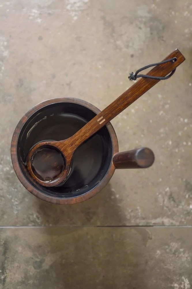 Rento naběračka do sauny tmavý bambus 43cm