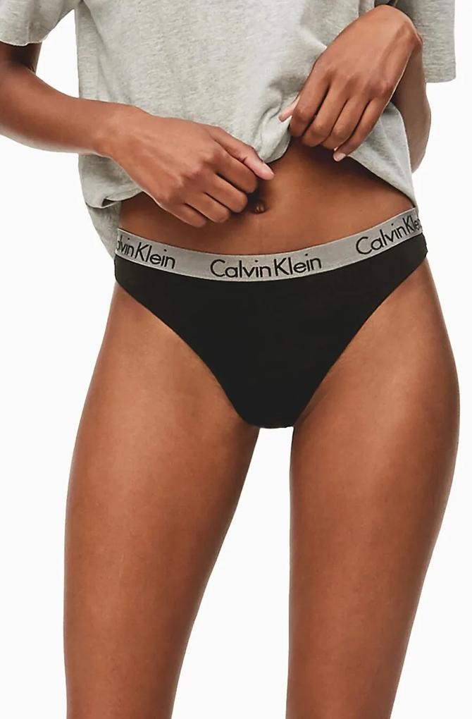 Calvin Klein černá tanga se stříbrnou gumou Thong Strings - L