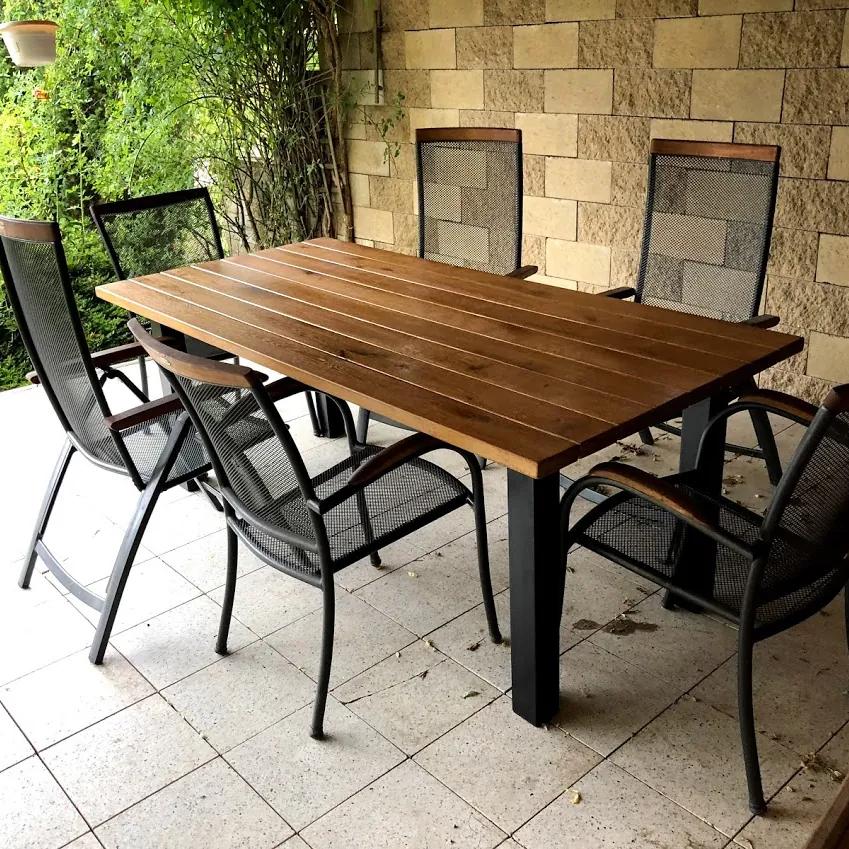 KULHÁNEK Zahradní stůl s kovovými nohami Odstín nátěru: olej - ořech, Velikost desky: individuální, Odstín podnože: černá s jemnou strukturou - JS RAL 9005