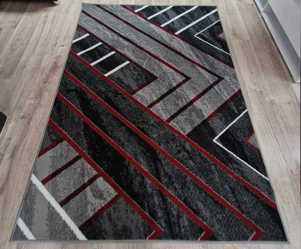 HU Šedý geometrický obdélníkový koberec NEW IDEA 90301-0564 s červenými čarami Rozměr: 50x80 cm