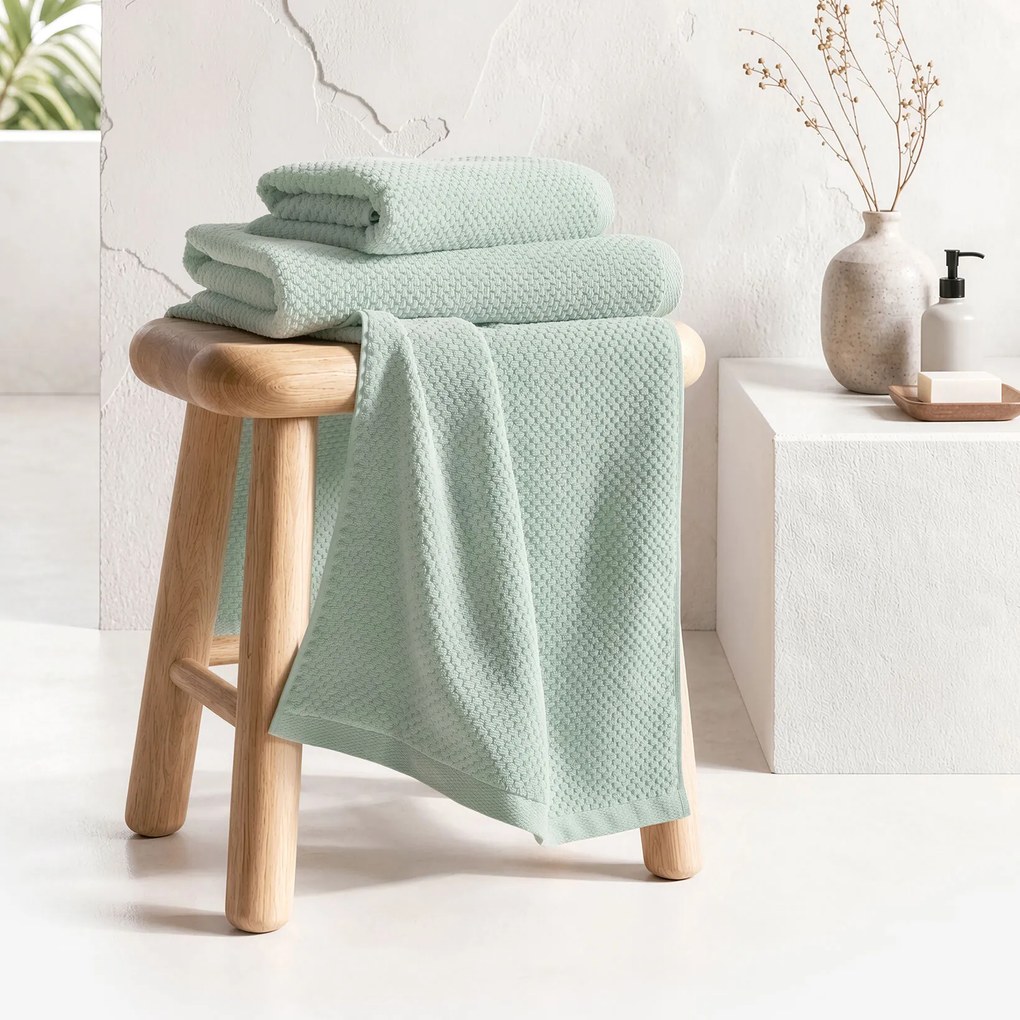 Goldea bavlněný froté ručník / osuška micro pure - eukalyptus 70 x 140 cm