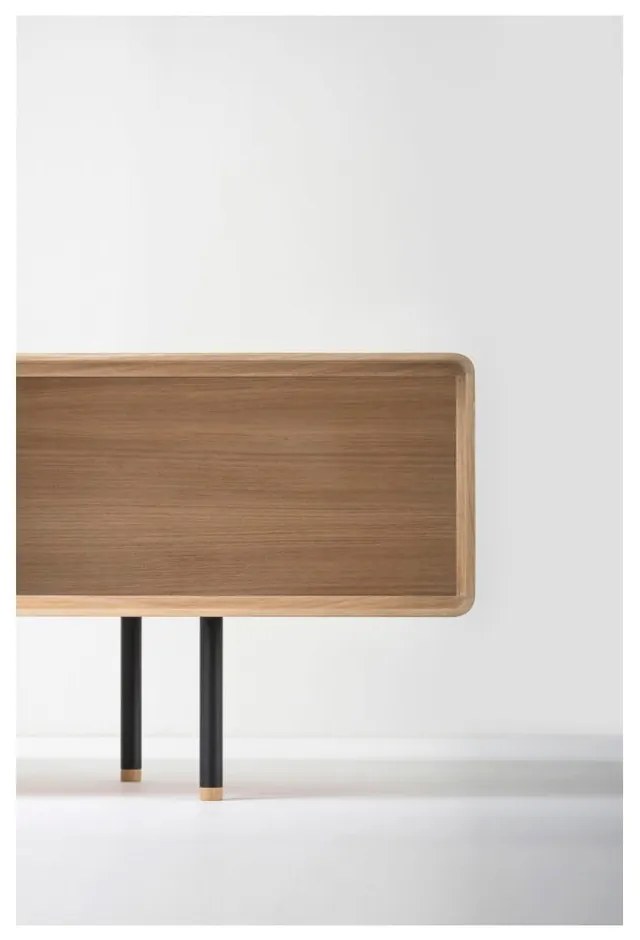 TV stolek z dubového dřeva v černo-přírodní barvě 200x48 cm Fina – Gazzda