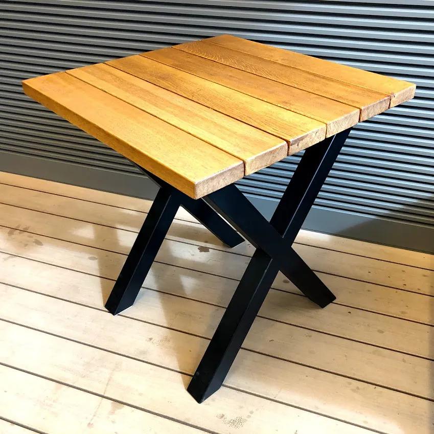 KULHÁNEK Čtvercový stolek s kovovými nohami „X“ Odstín nátěru: lazura - dub, Velikost desky: 70x70 cm, Odstín podnože: černá s jemnou strukturou - JS RAL 9005