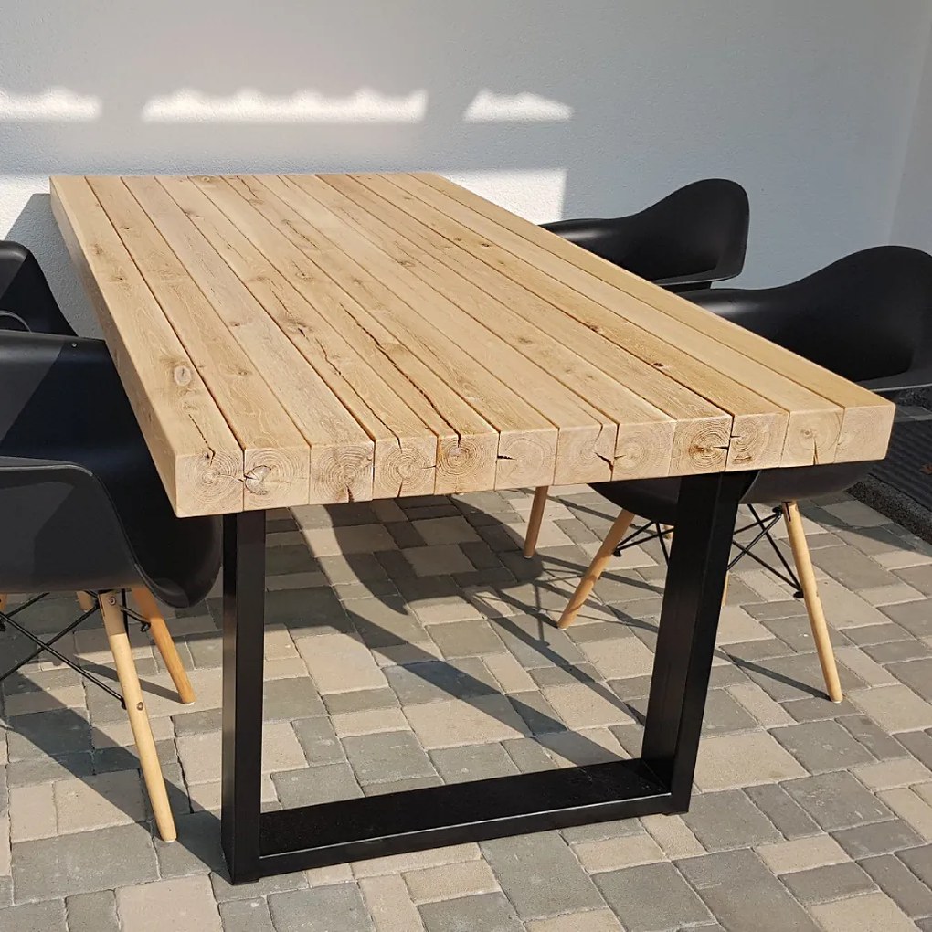 KULHÁNEK Zahradní stůl z dubových trámů a oceli Odstín nátěru: lazura - ořech, Odstín podnože: bílá - RAL 9010