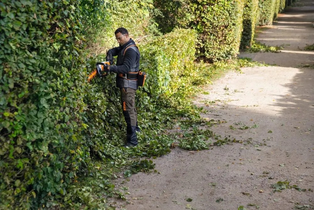 Aku nůžky na živý plot STIHL HSA 130 R