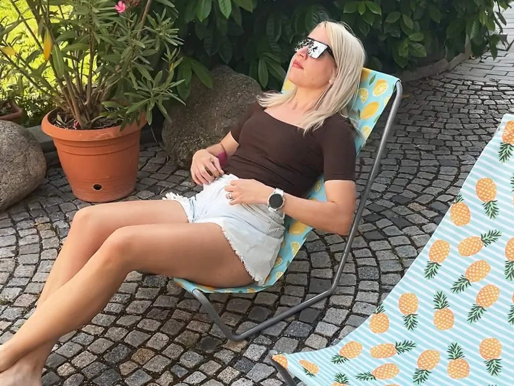 Sada 2 ks skládacích plážových lehátek SAND PINEAPPLE, barevné