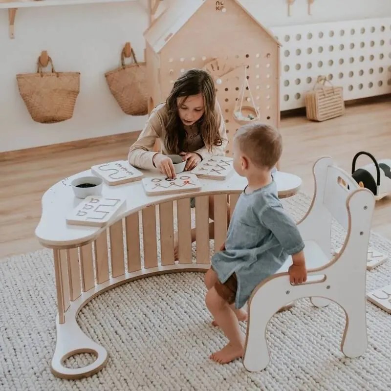 Montessori dřevěná houpačka - set se stolečkem a ergonomickou židličkou