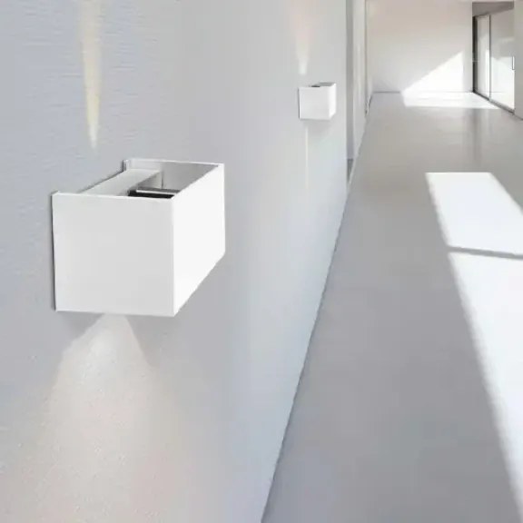 Designové nástěnné svítidlo Leticia bílé
