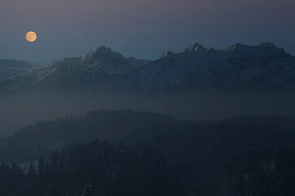 Samolepící fototapeta úplněk měsíce nad horami