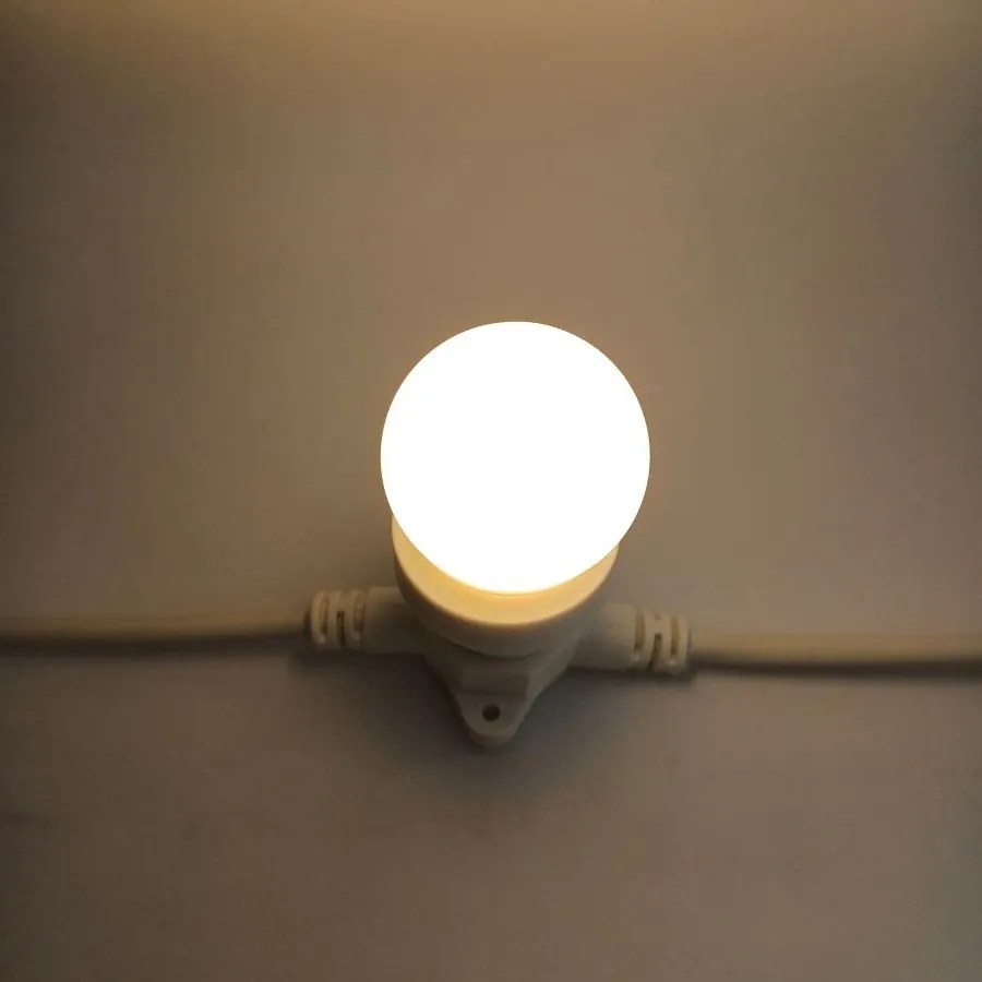 LED žárovka, teple bílá, patice B22