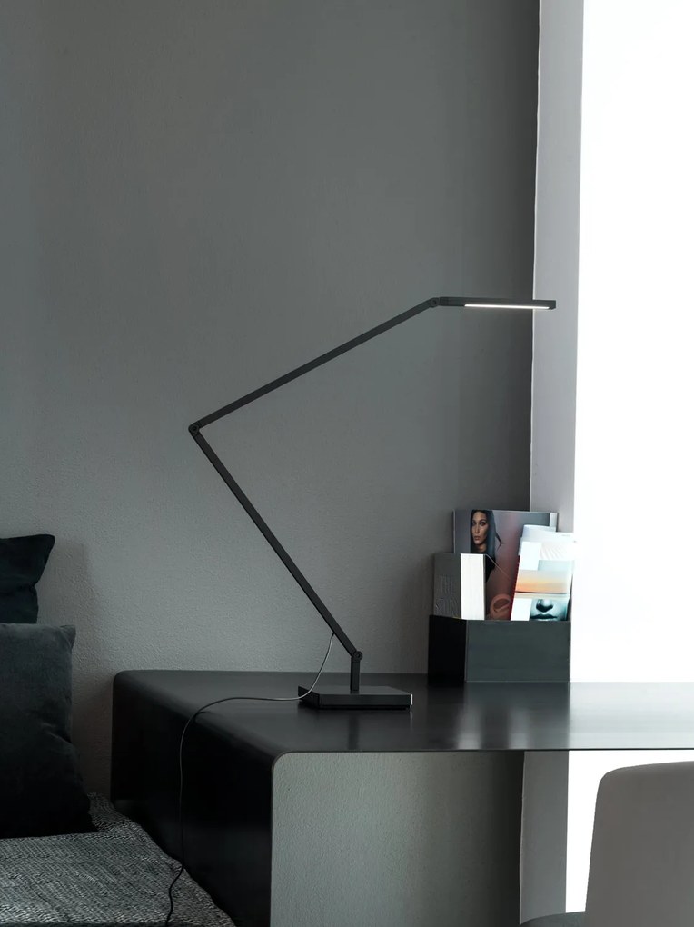 Nástěnná/stolní lampa Untitled Linear Varianta:: 485lm/2700