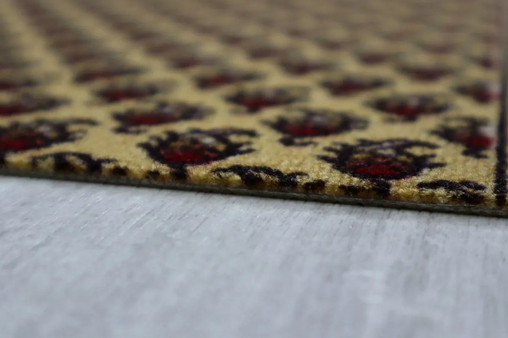 Associated Weavers, Protiskluzový běhoun na míru Inca 30, šíře 80 cm, červená, chodba / předsíň