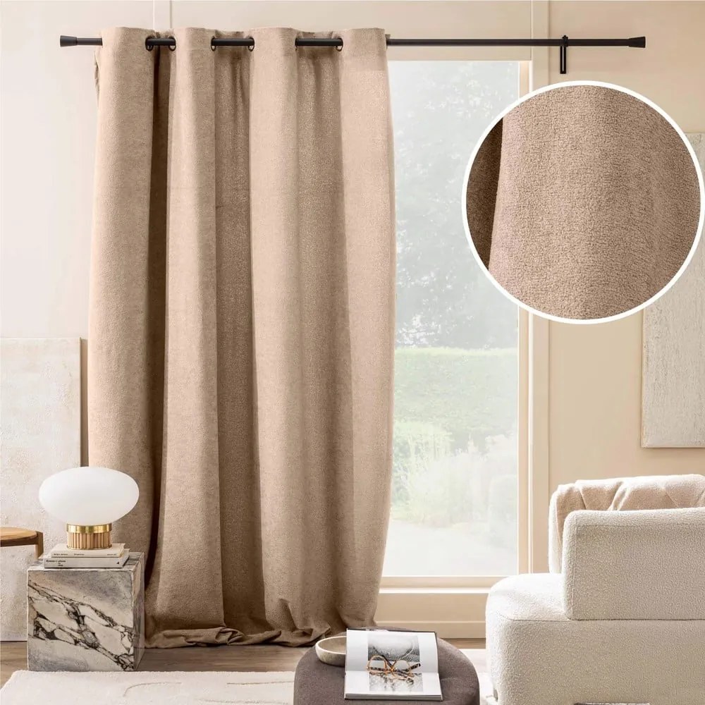 Světle hnědý závěs z materiálu bouclé 140x260 cm Winona – douceur d'intérieur