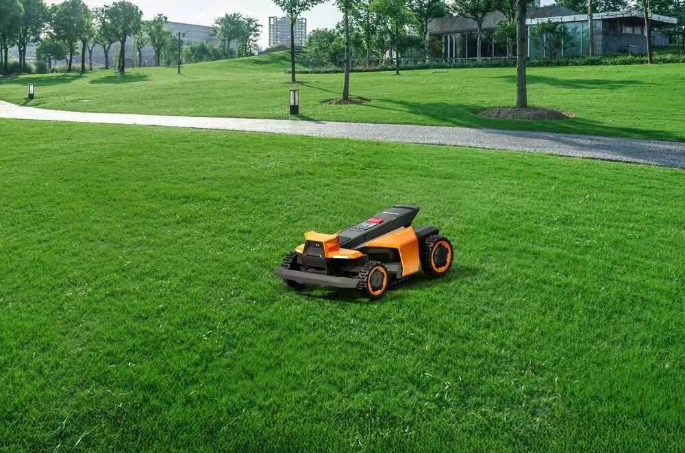 Segway Navimow Terranox CM240M1E AWD - Profesionální robotická sekačka