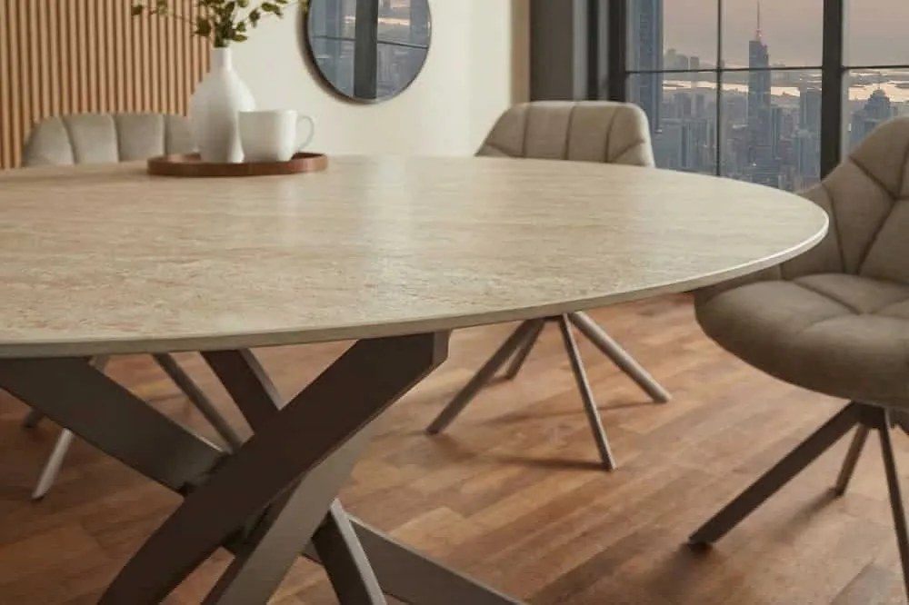 Kulatý jídelní keramický stůl Halia 120 cm travertin / šampaňský