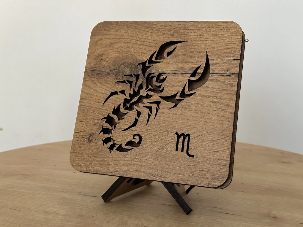 Li-Go Znamení "Štír" lampa 19x19 cm provedení povrchu: jedle