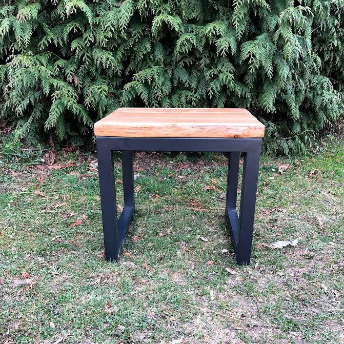 KULHÁNEK Zahradní stolička s kovovými nohami Odstín nátěru: lazura - ořech, Odstín podnože: černá s jemnou strukturou - JS RAL 9005