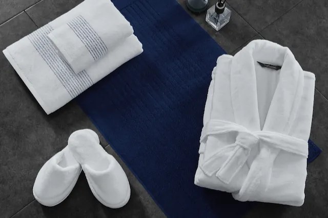 Unisex župan MICRO COTTON v dárkovém balení + papuče M + papučky (36/38) + dárkové balení Smetanová