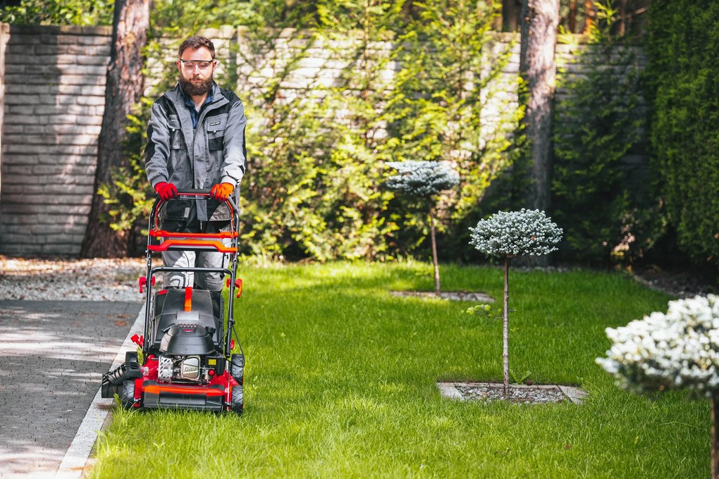 RED TECHNIC Benzínová sekačka s pohonem RTKSS0096 RTKSS0096