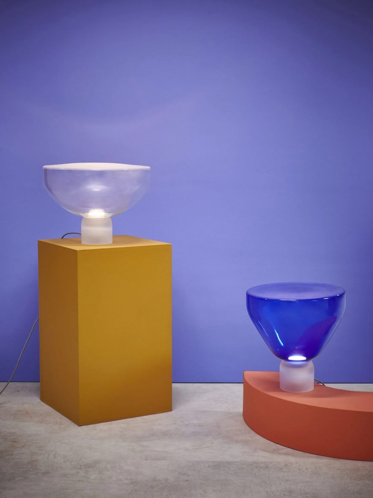 Designová stolní lampa Brokis Lightline S, PC972 Barva skla: Opalín, BARVA SPODNÍ ČÁSTI SKLA: transparentní sklo, POVRCHOVÁ ÚPRAVA SPODNÍ ČÁSTI SKLA: matovaný oboustranný povrch skloviny